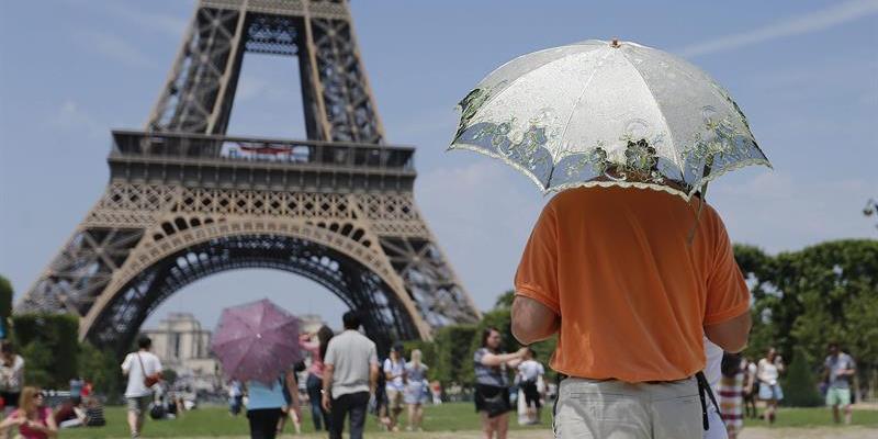 La pugna de chefs por la torre Eiffel acaba en los tribunales | GNDiario