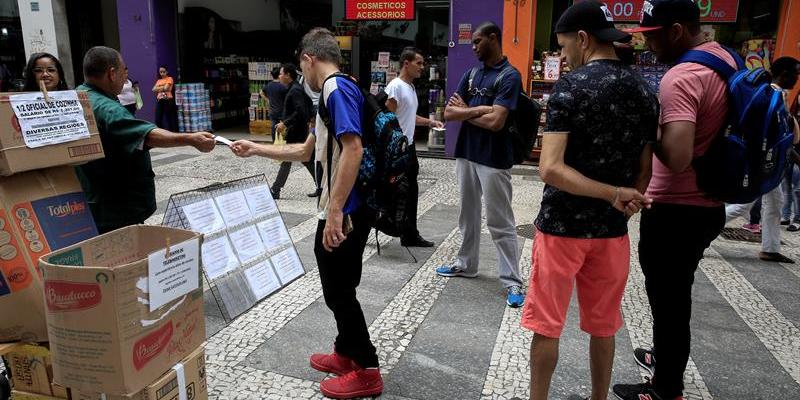 La Tasa De Desempleo En Brasil Baja Al 12 1 Por Ciento Entre Junio Y