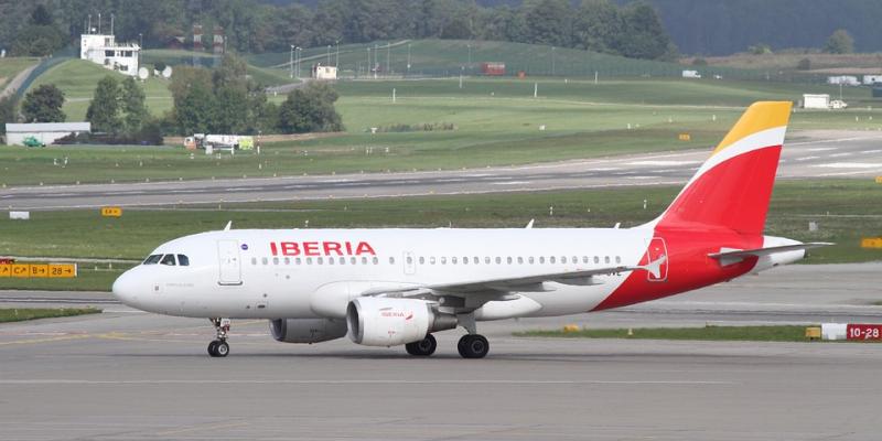 Un avión cae en picado 300 metros por turbulencias